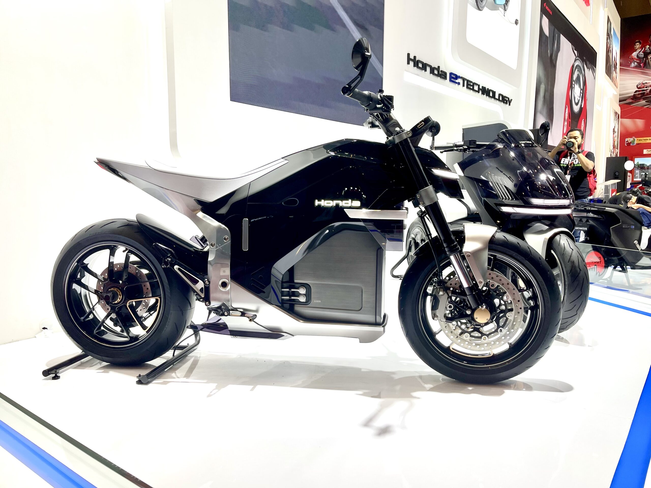 Motor Konsep Futuristik Hingga RC213V Joan Mir Hadir di Booth Honda IIMS 2025 - motosport