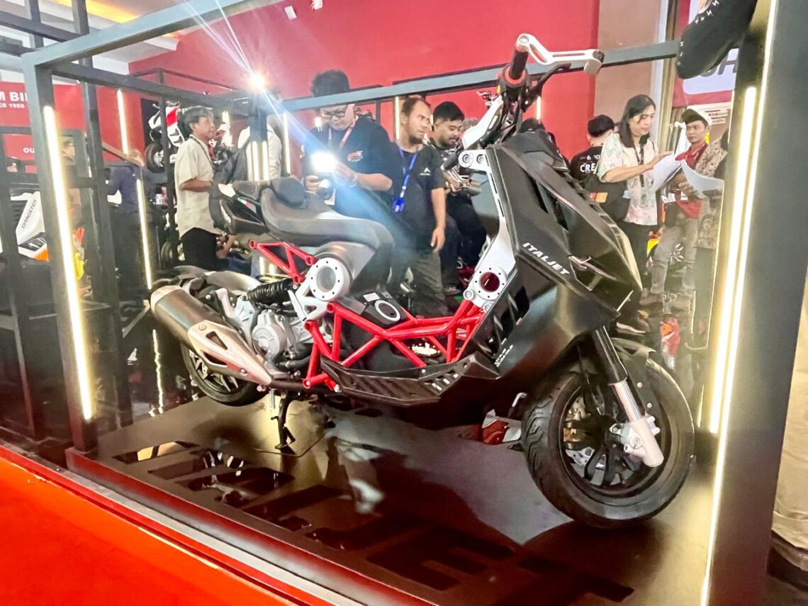 World Premiere, Italjet R200 Dibuat Khusus Bikers Indonesia, Segini ...